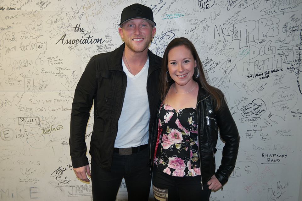 Cole Swindell Rocks The Roof off the Wolf Den | Country Heartbeat